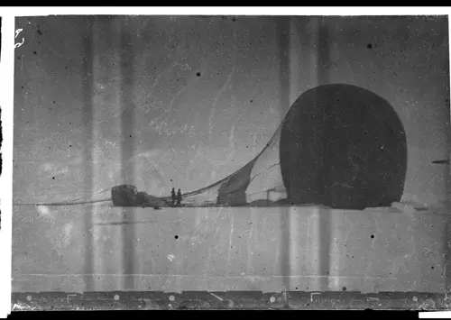 Kringla - Oretuscherad. Ballongen Örnen har landat, 14 juli 1897 ...