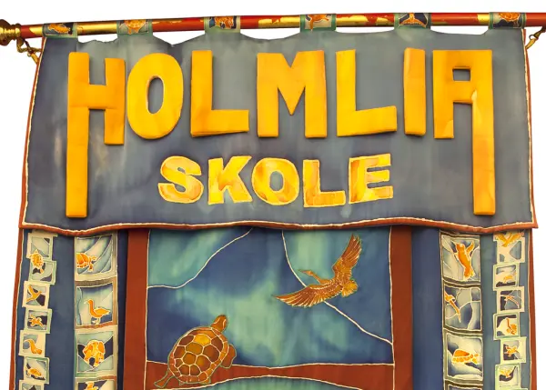 Fanen til Holmlia skole - KulturPunkt
