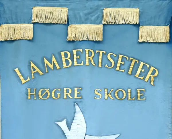 Fanen til Lambertseter videregående skole - KulturPunkt