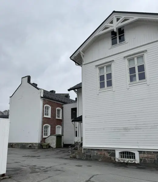 Gjenreisningsbyen: Fengselet og Molde gamle rådhus - KulturPunkt